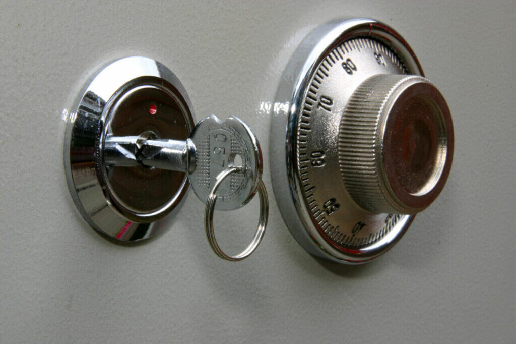 Commercial Safe Locks: Mechanical vs Electronic Safe Locks - Faster ...