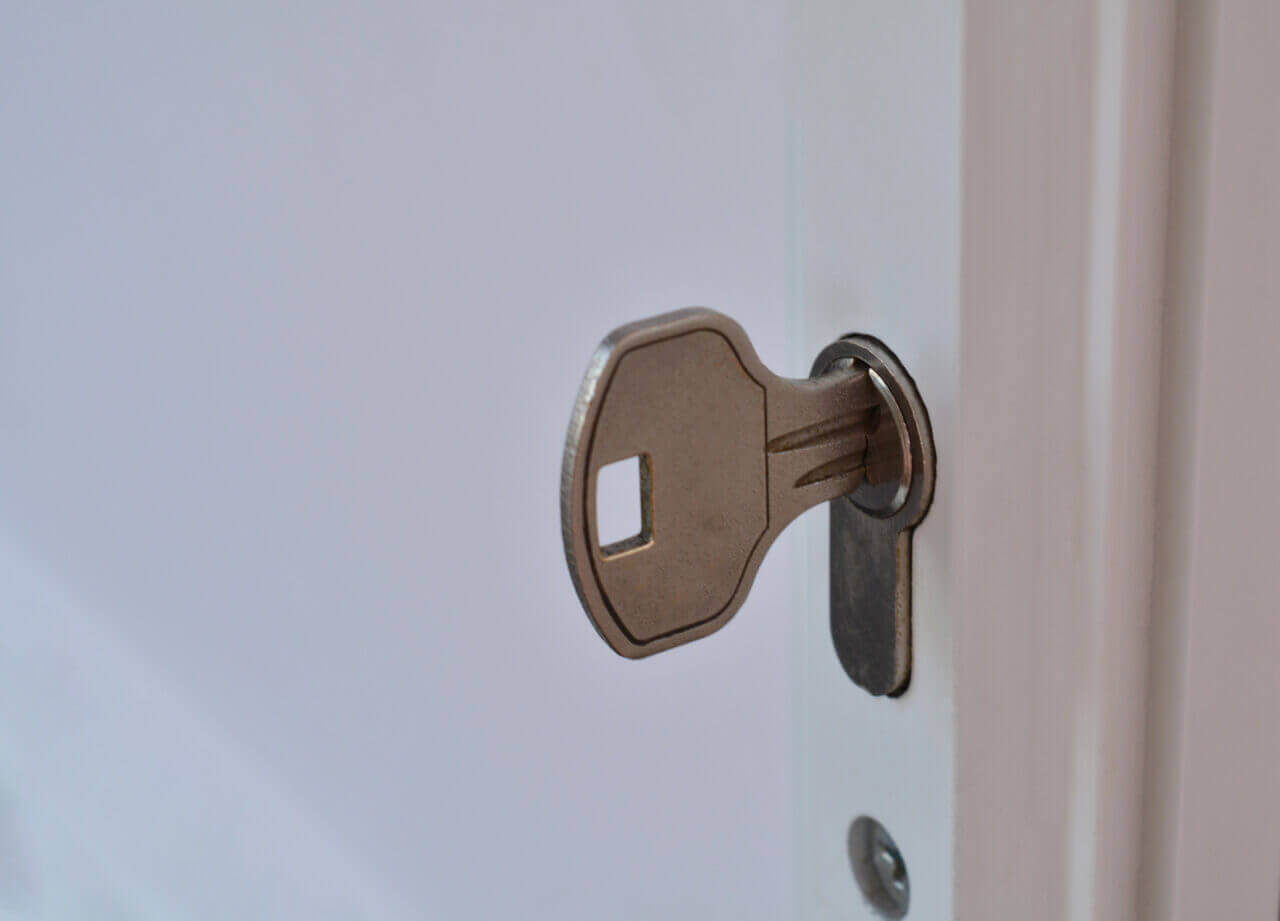 Sticky Door Lock: How to Remove a Key Stuck in Lock? – Faster Locksmith